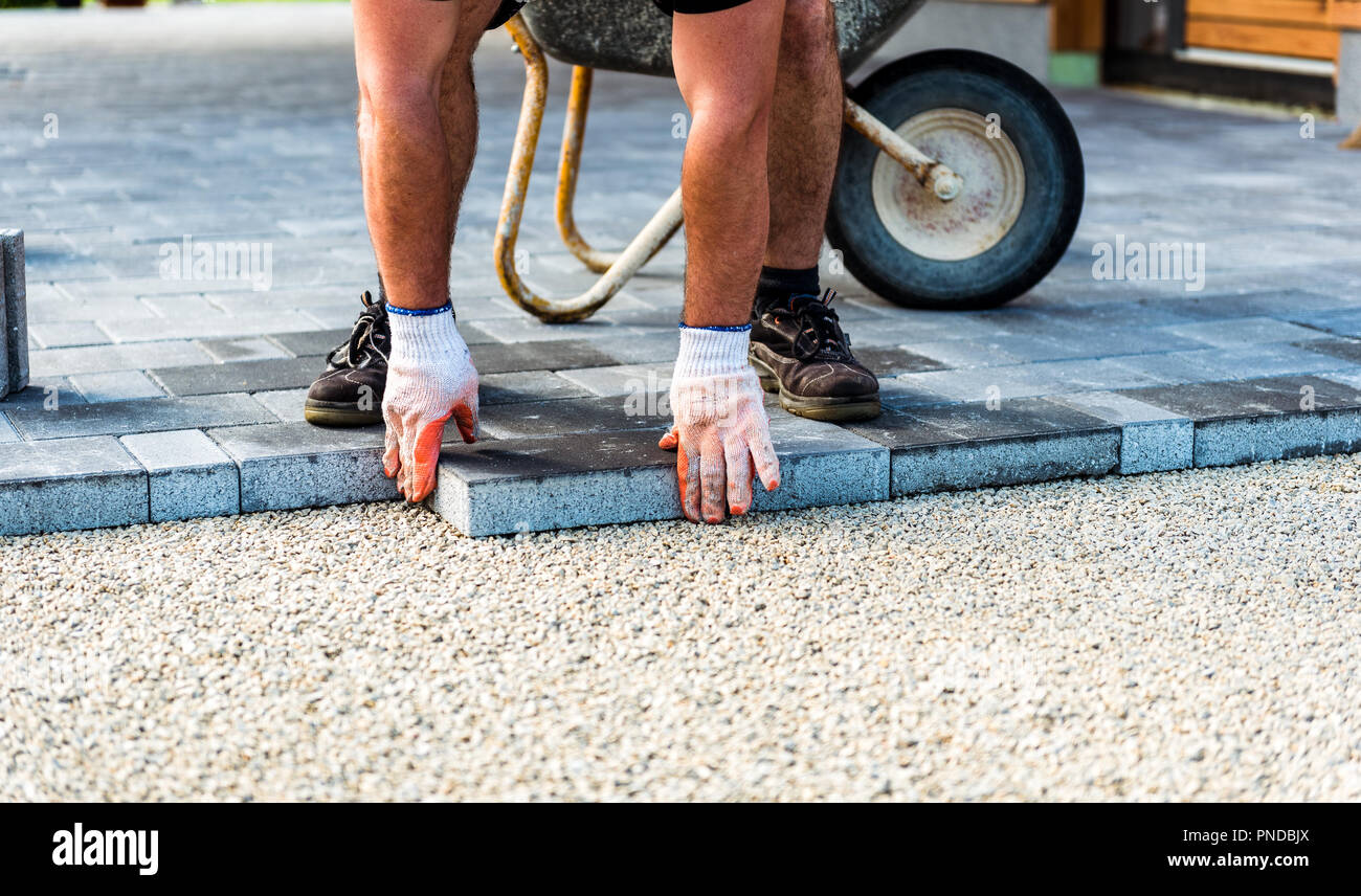 Festlegung grauer Beton Pflastersteine in Haus Hof Einfahrt, Terrasse ...