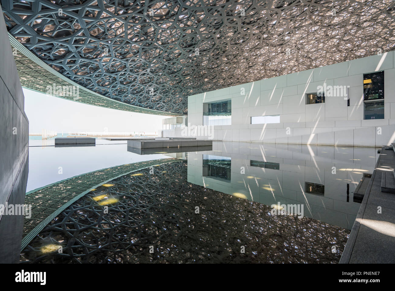 Louvre Abu Dhabi Innen Stockfotos und -bilder Kaufen - Alamy