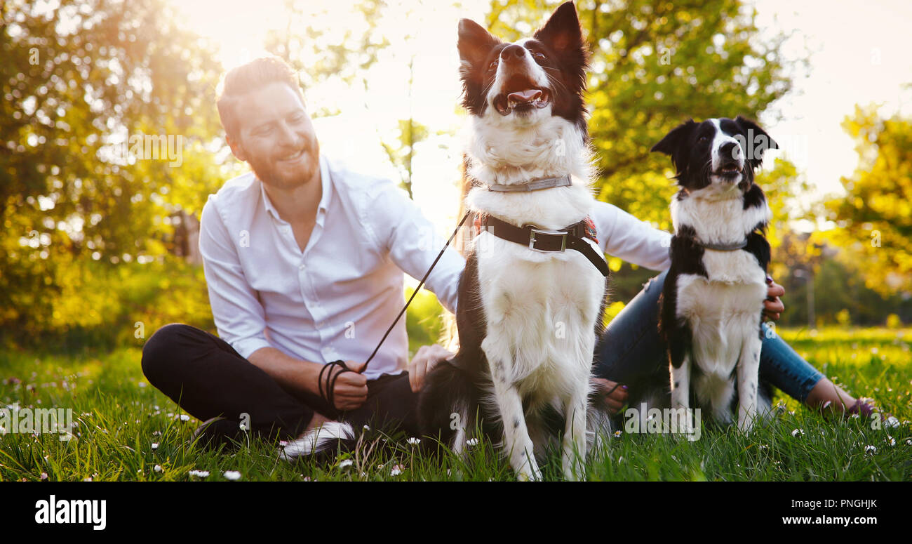 Menschen Gehen Hunde Hund Stockfotos und -bilder Kaufen - Alamy