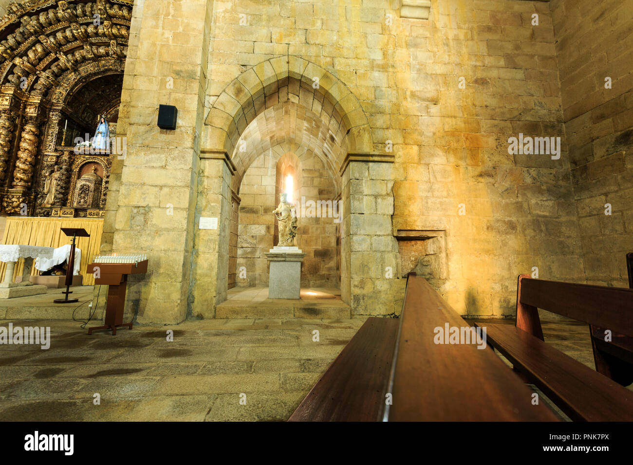 Kirchenschiff seitlich -Fotos und -Bildmaterial in hoher Auflösung – Alamy