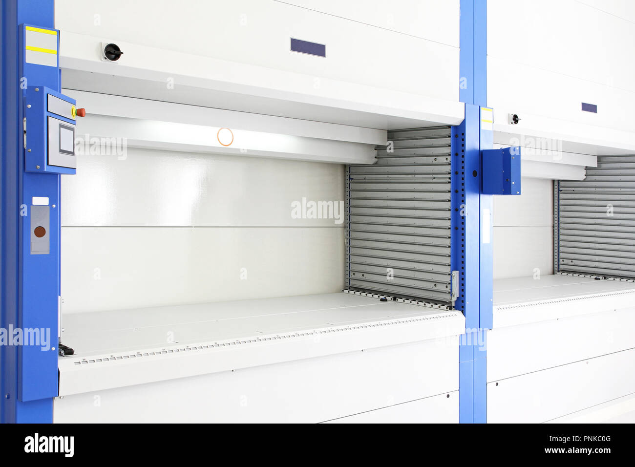 Automatische Paternosterregal Retrieval Lager System Stockfotografie ...