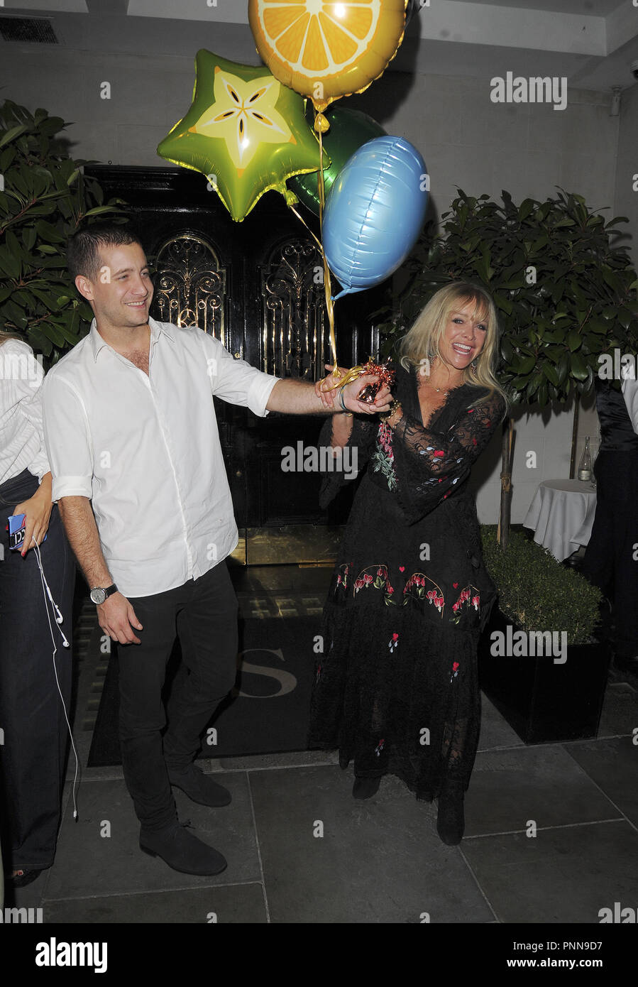 Ronnie Wood's ex Frau und Sohn, Jo Holz und Tyrone Holz aus Scotts in ...