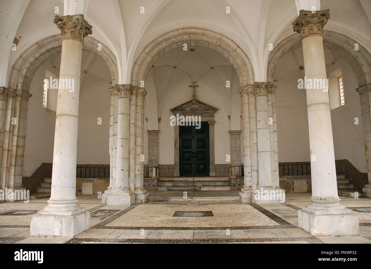 Capiteles corintios -Fotos und -Bildmaterial in hoher Auflösung – Alamy