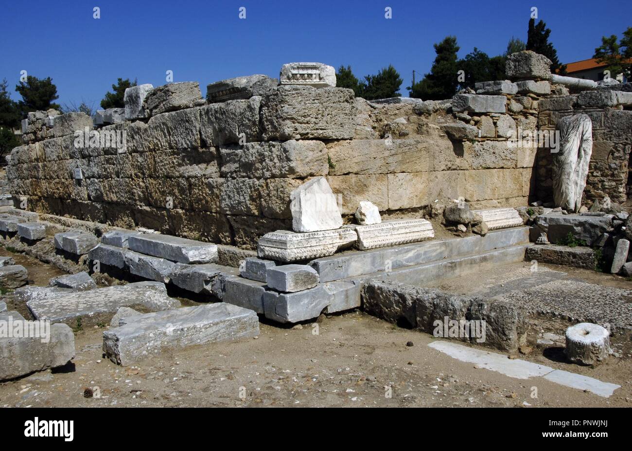 ARTE GRIEGO. GRECIA. RUINAS DE CORINTO. Vista de la BEMA o Tribuna ...