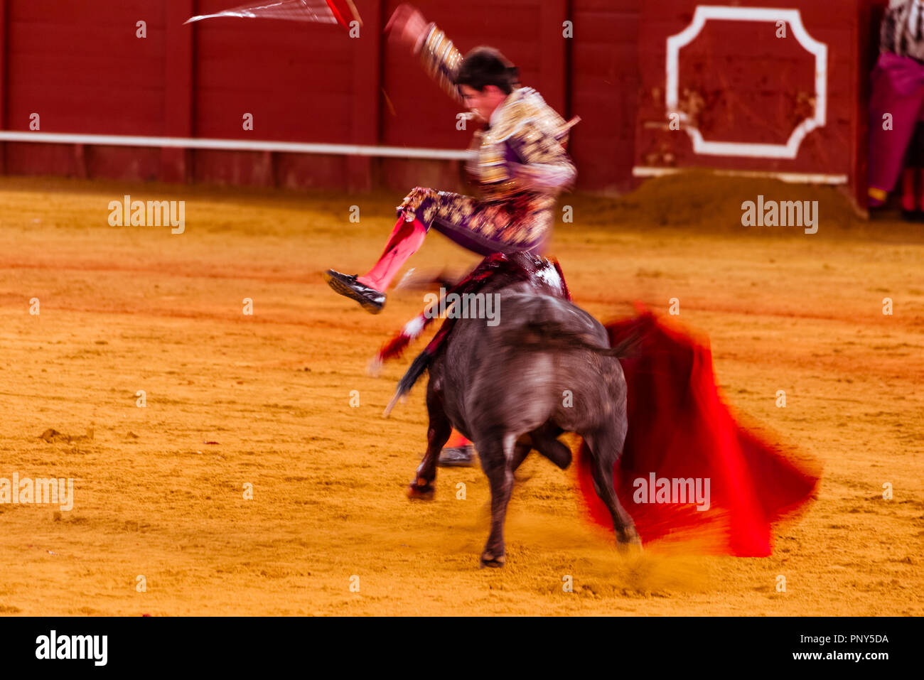 Rotes tuch stierkampf -Fotos und -Bildmaterial in hoher Auflösung – Alamy