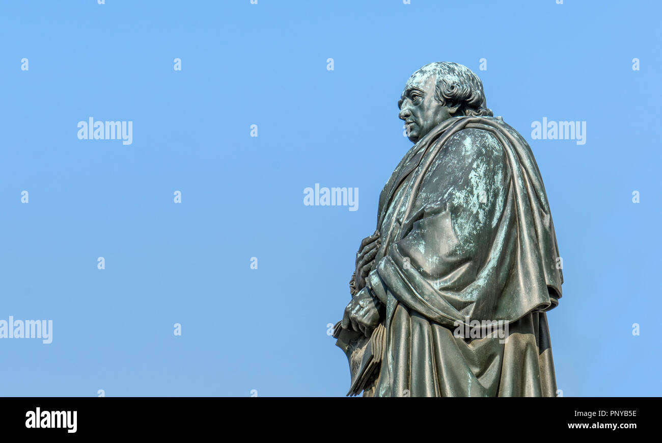 Denkmal johann gottfried herder weimar -Fotos und -Bildmaterial in ...