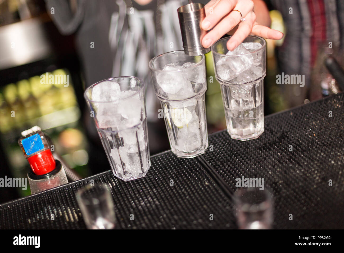 Mischen von getränken -Fotos und -Bildmaterial in hoher Auflösung – Alamy