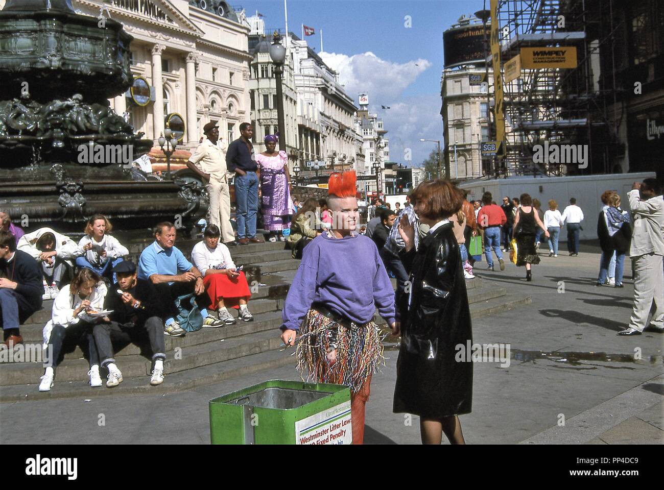 1980s piccadilly circus -Fotos und -Bildmaterial in hoher Auflösung – Alamy