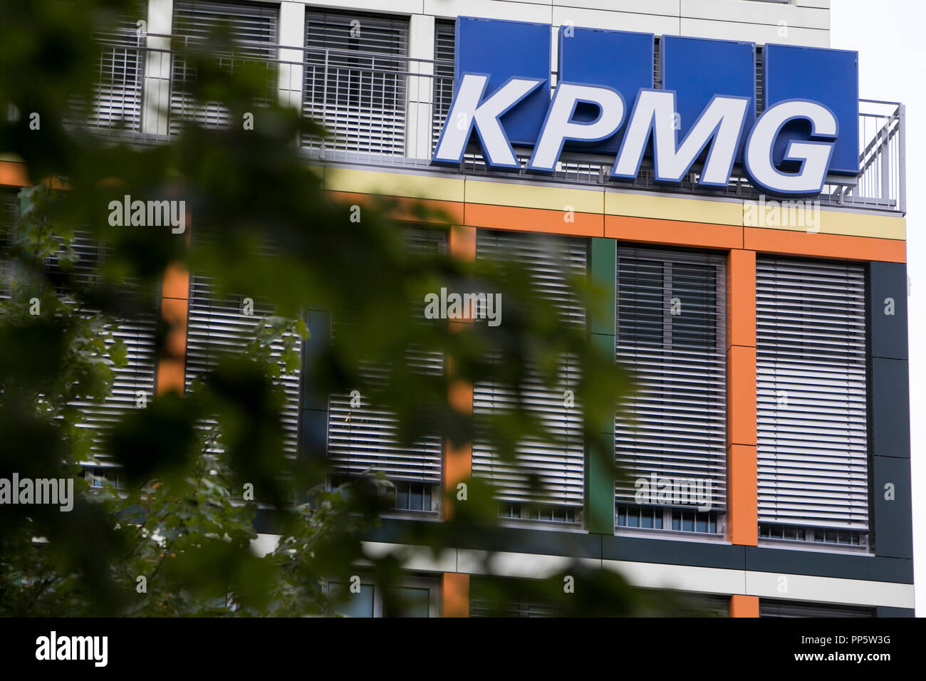 Ein logo Zeichen außerhalb einer Anlage belegt durch die KPMG in ...