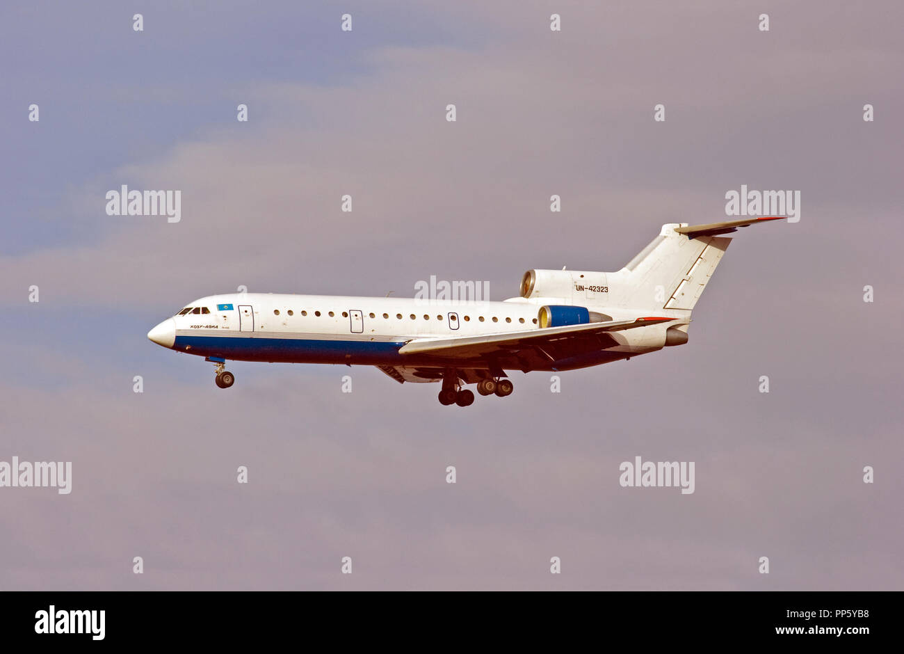 Yakovlev yak 42 aircraft -Fotos und -Bildmaterial in hoher Auflösung ...