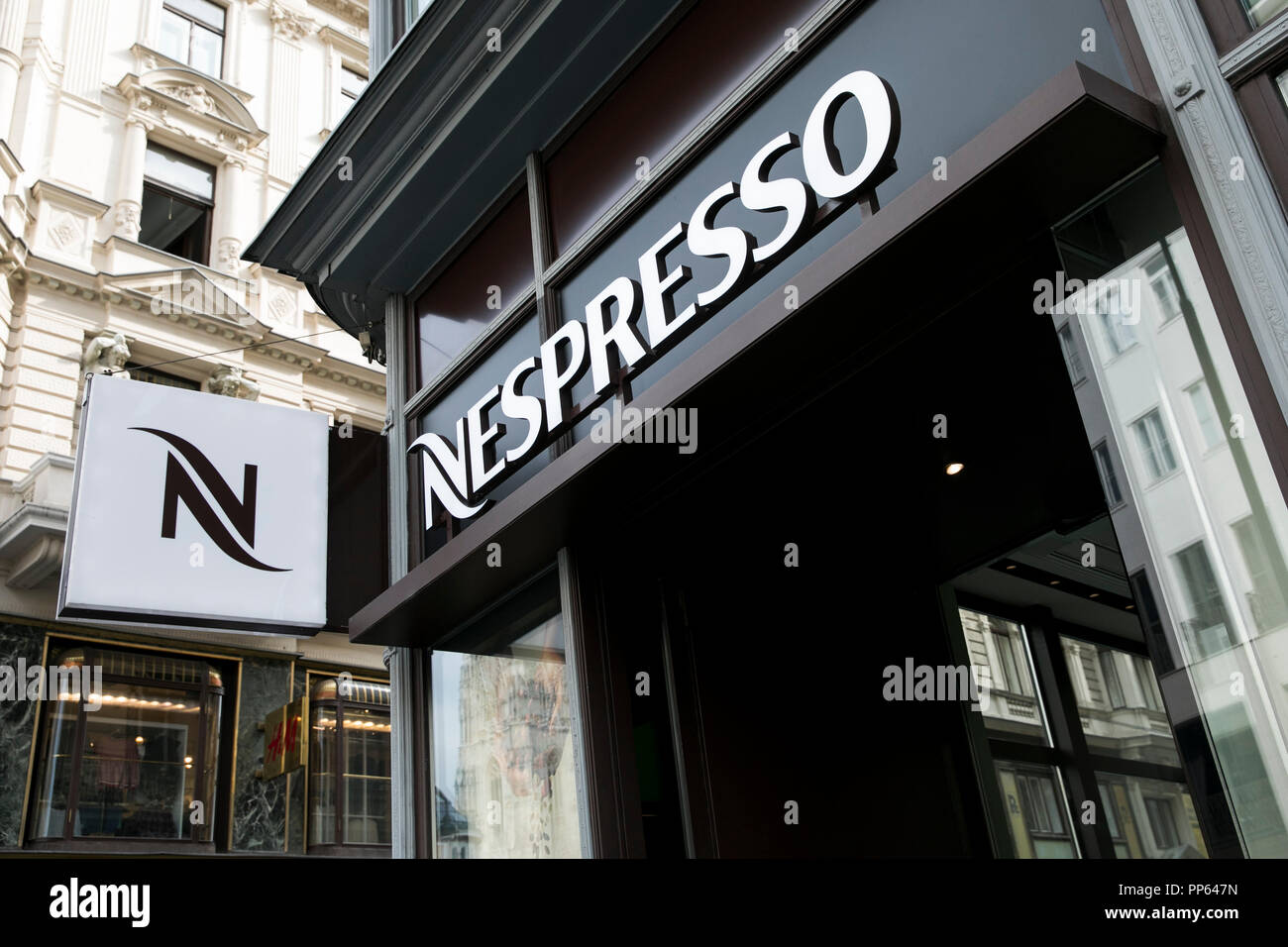 Nespresso Logo Stockfotos und -bilder Kaufen - Alamy