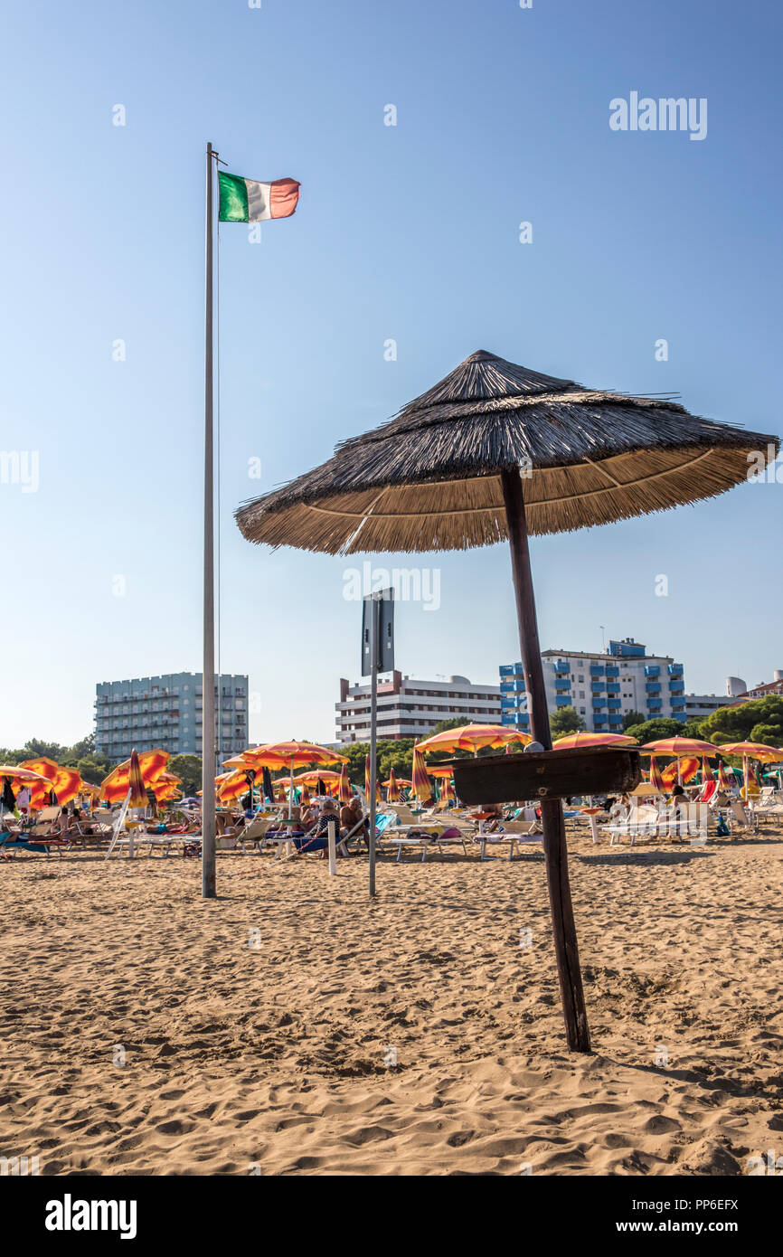 Beach of lignano sabbiadoro -Fotos und -Bildmaterial in hoher Auflösung ...