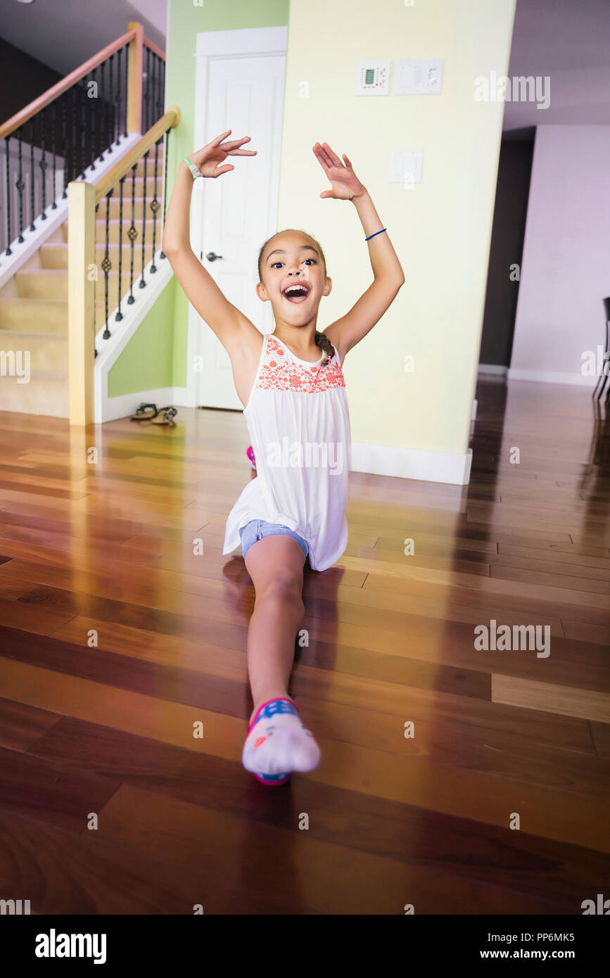 Mädchen splits -Fotos und -Bildmaterial in hoher Auflösung – Alamy