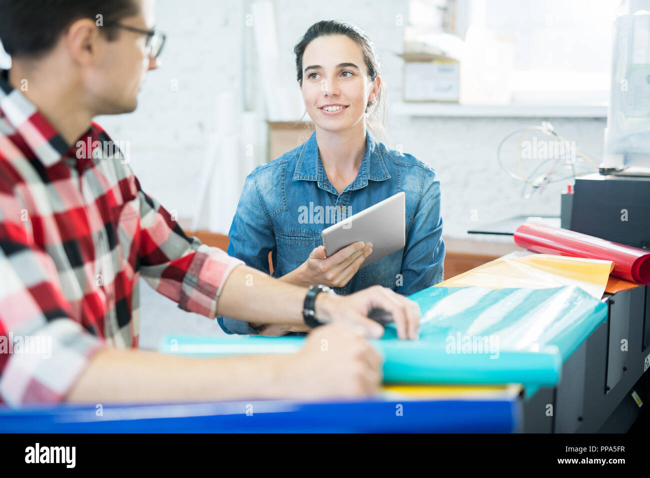 Mitarbeiter der organisation -Fotos und -Bildmaterial in hoher ...