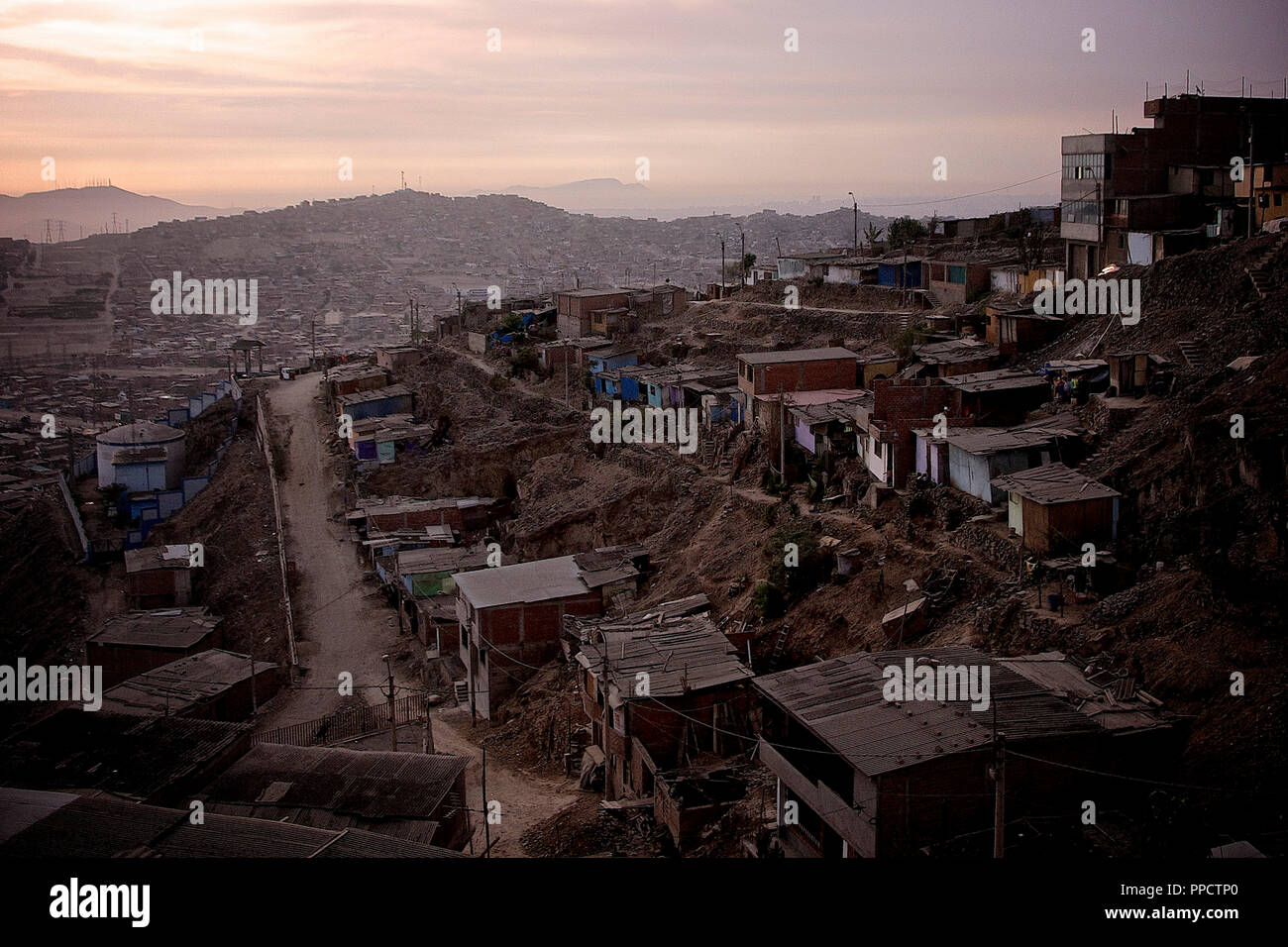 Peru slum peru armut -Fotos und -Bildmaterial in hoher Auflösung – Alamy
