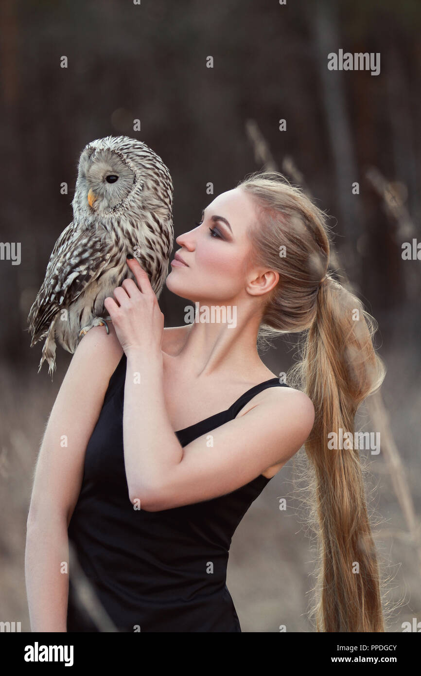 Bird Woman Fantasy Stockfotos und -bilder Kaufen - Alamy