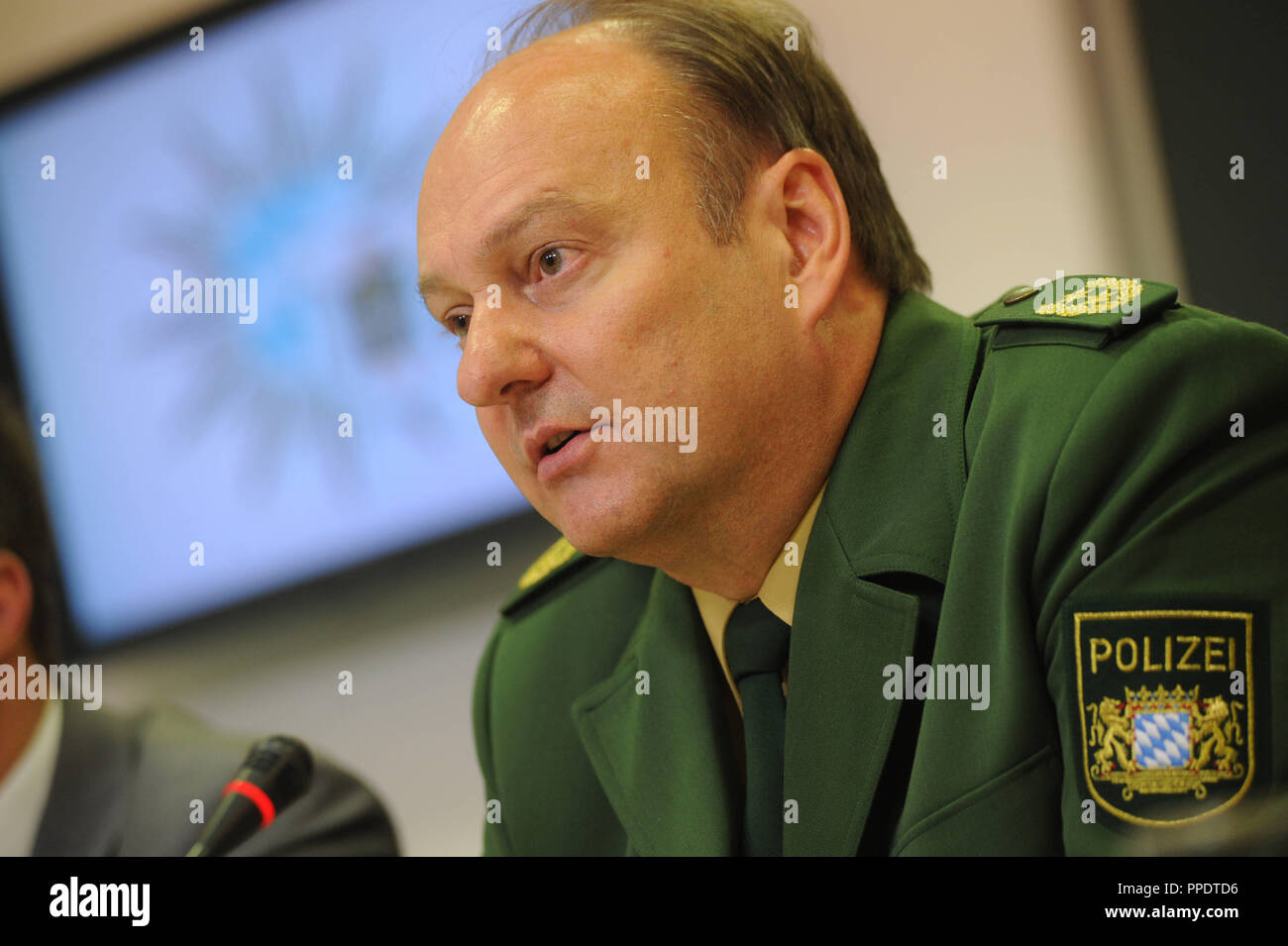 Justiz bayern uniform -Fotos und -Bildmaterial in hoher Auflösung – Alamy