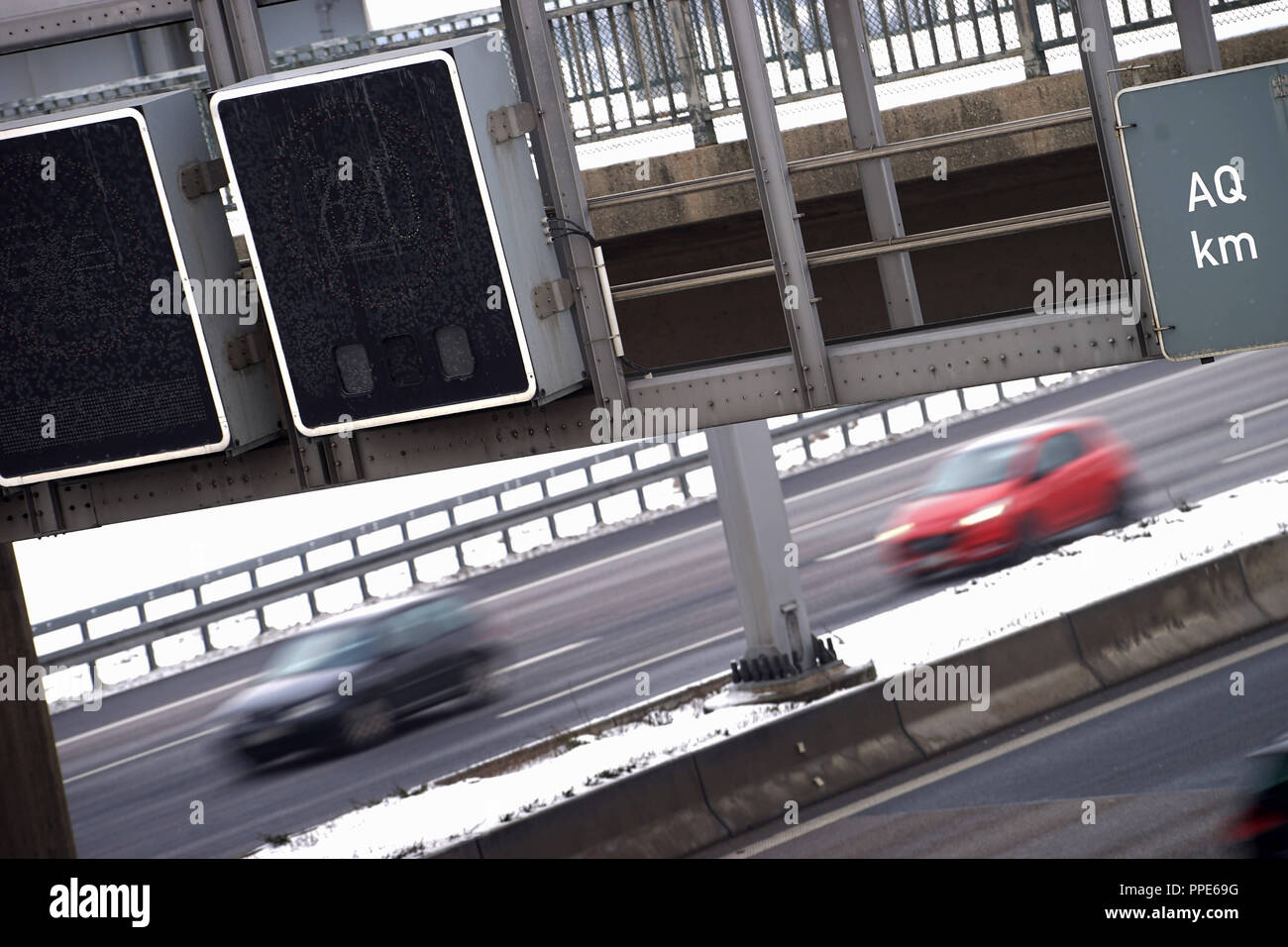 Radar speed sign -Fotos und -Bildmaterial in hoher Auflösung – Alamy