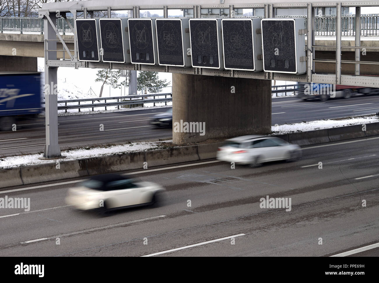Radar speed sign -Fotos und -Bildmaterial in hoher Auflösung – Alamy
