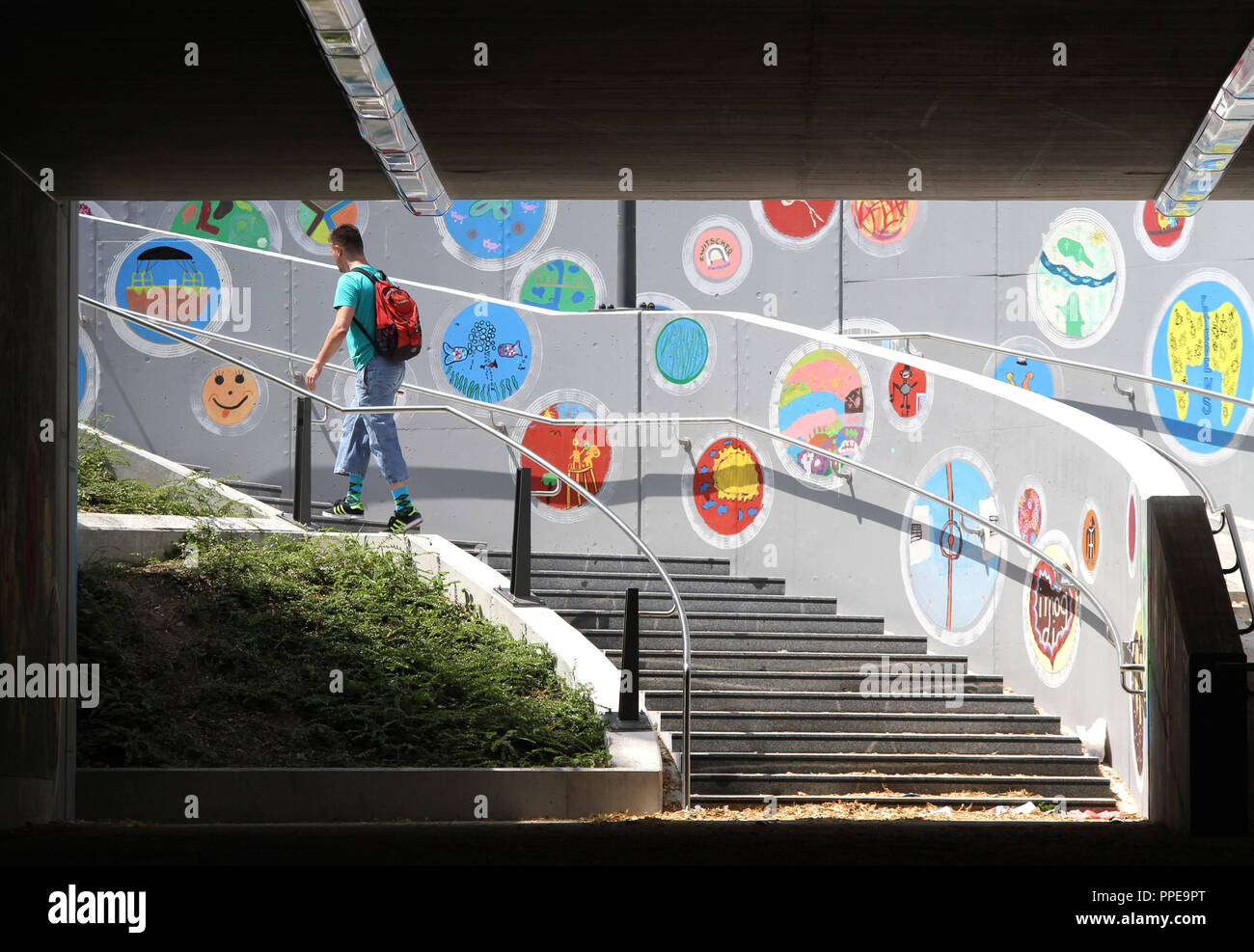 Die Fußgänger- und Fahrrad Unterführung an der Theresienhoehe/Hans ...