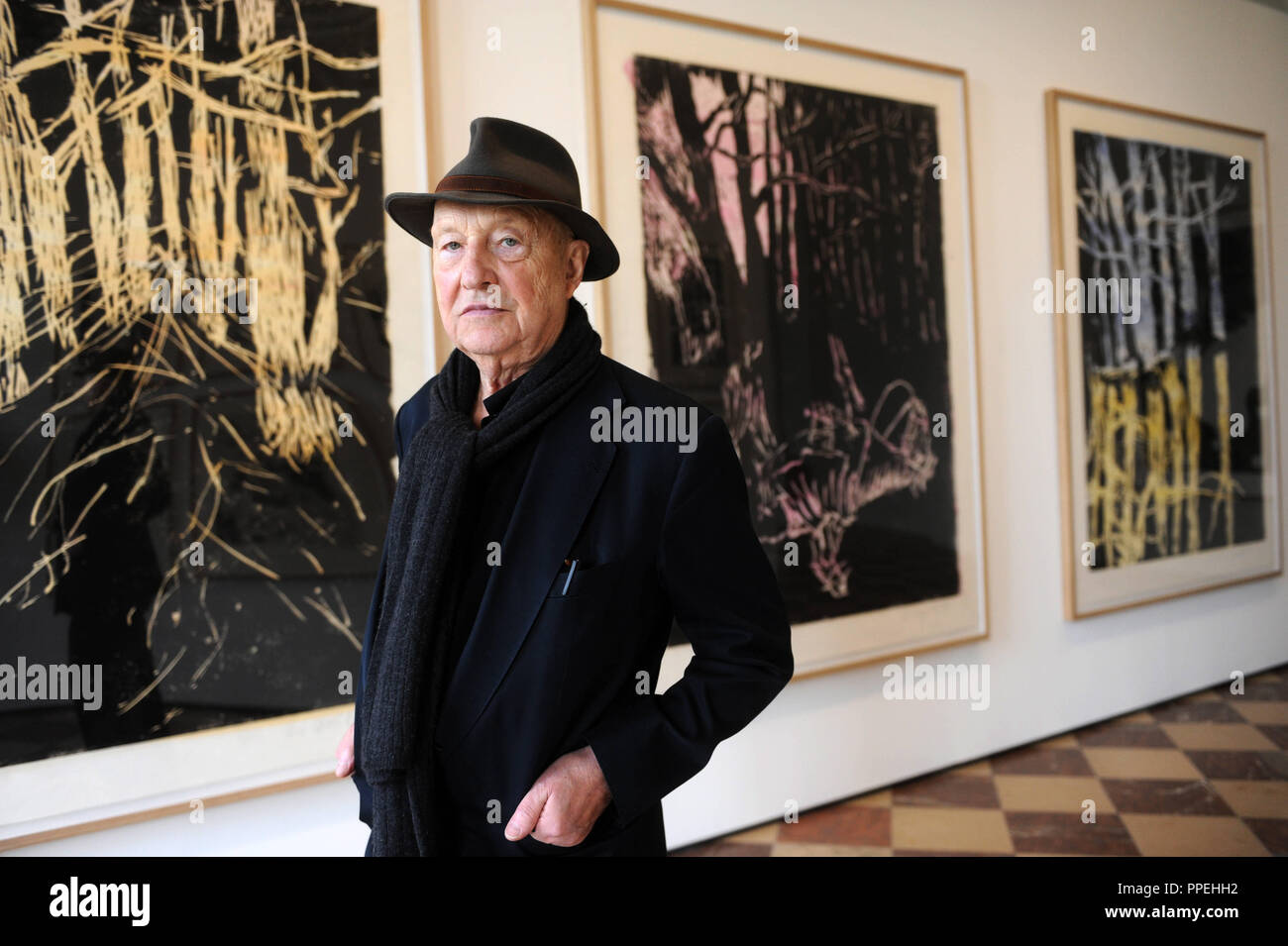 Sculpture german artist georg baselitz -Fotos und -Bildmaterial in ...