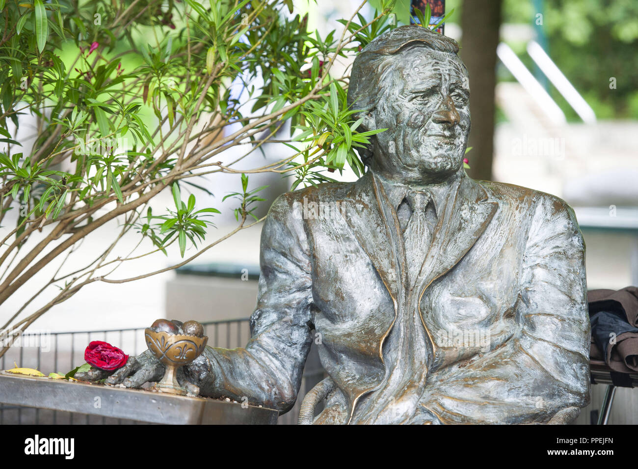 Monaco Franze Statue