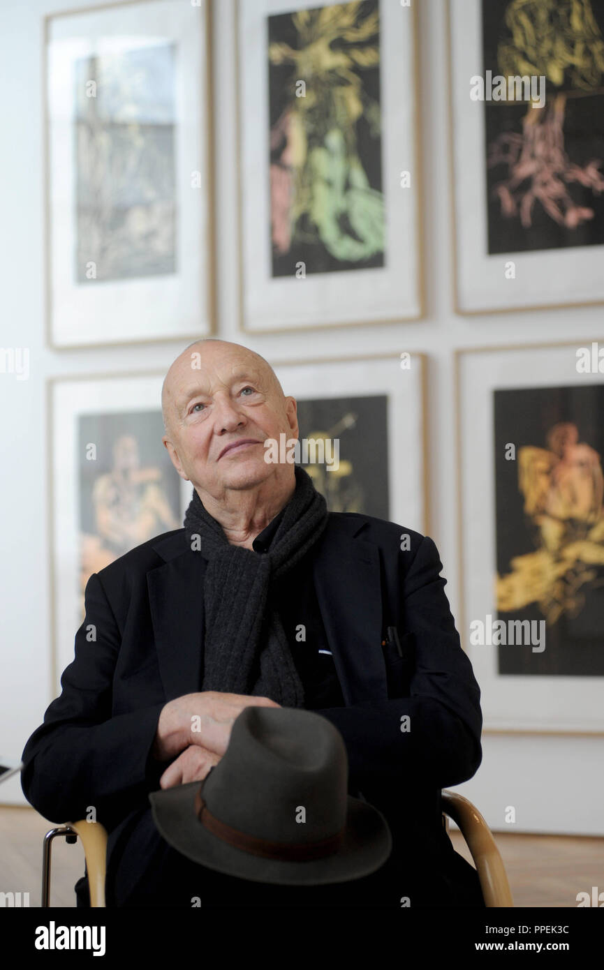 Sculpture german artist georg baselitz -Fotos und -Bildmaterial in ...