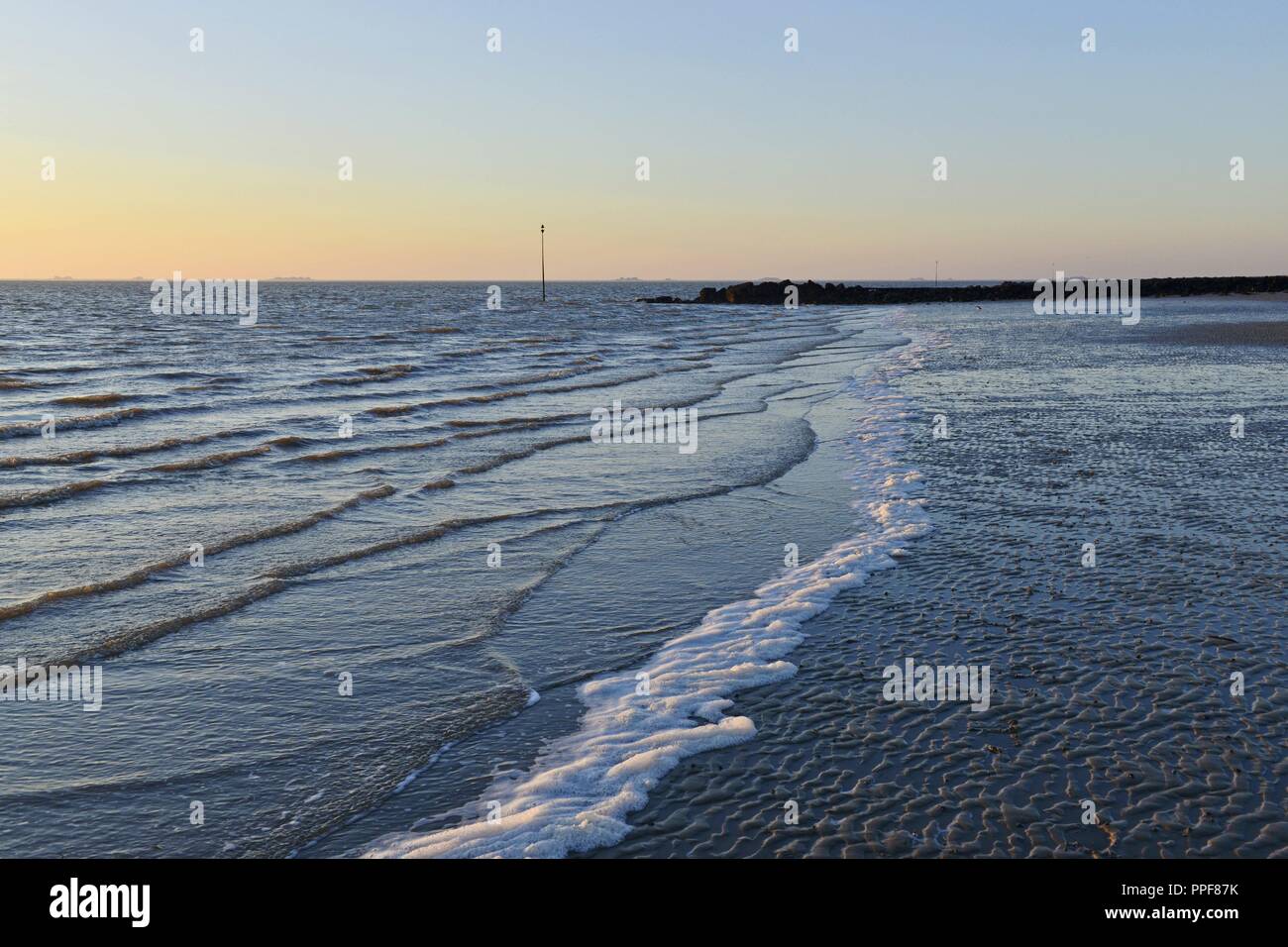 Wellige welligkeit markiert sand -Fotos und -Bildmaterial in hoher Auflösung – Alamy