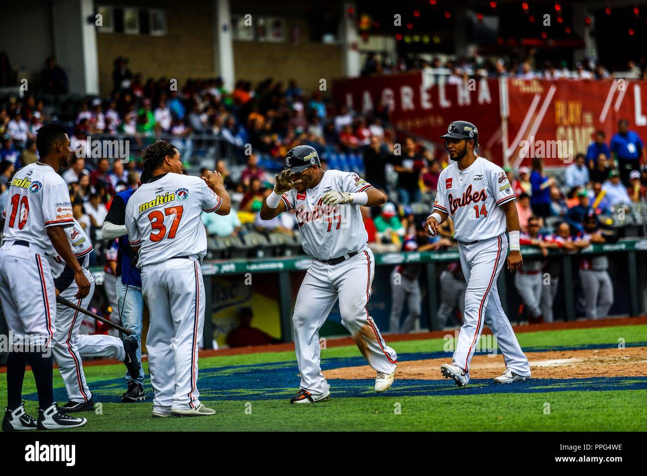 Rene Reyes Feier carrera Con Su equipo Caribes de Anzoátegui de ...