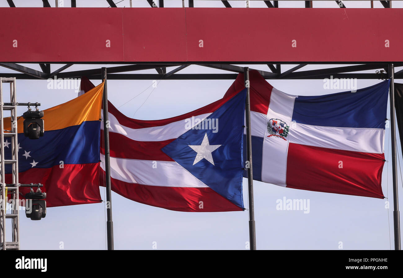 Las Banderas de Venezuela, Puerto Rico y de Republica Dominica ondean ...