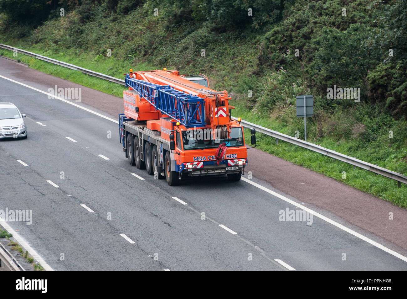 Mobilkran fliege -Fotos und -Bildmaterial in hoher Auflösung – Alamy