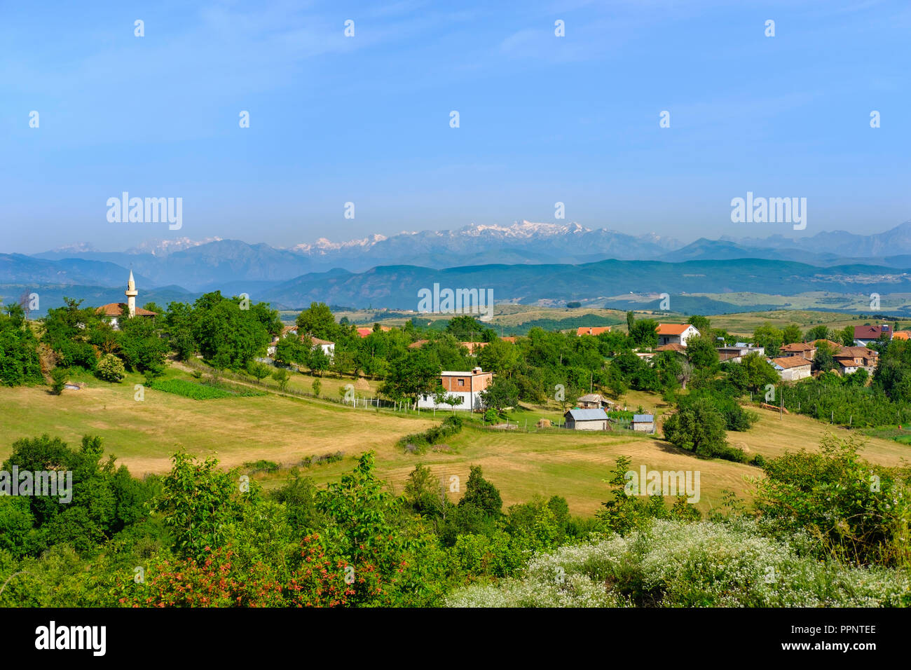 Albania albanian kukes village -Fotos und -Bildmaterial in hoher ...