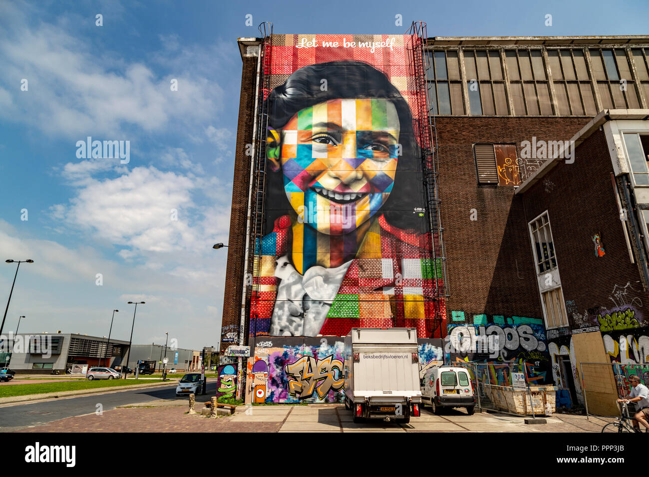 Fassade der Zukunft Street Art Museum in der NDSM-Werft in Amsterdam ...