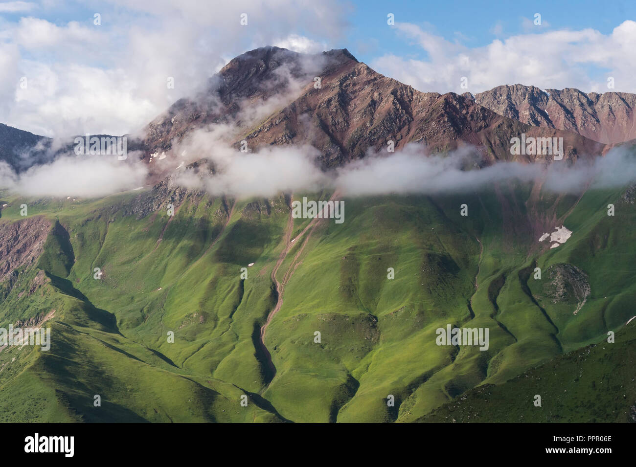 Bergkette tian shan -Fotos und -Bildmaterial in hoher Auflösung – Alamy
