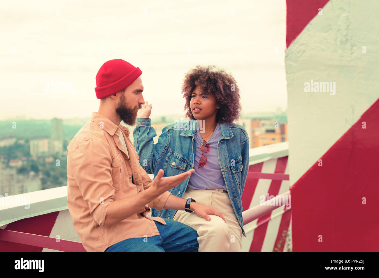 Beleidigtes gesicht -Fotos und -Bildmaterial in hoher Auflösung – Alamy