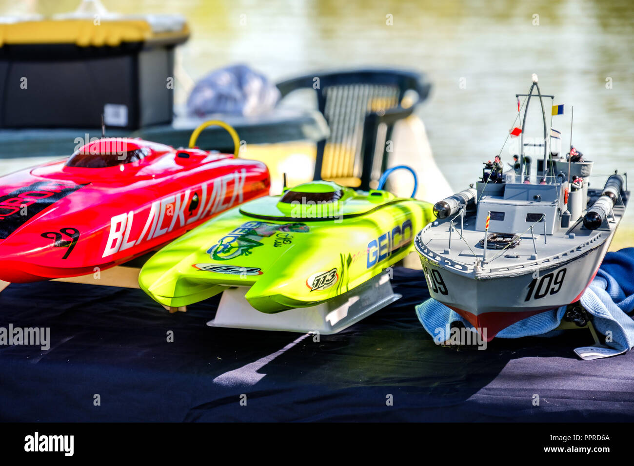 Spielzeugboote -Fotos und -Bildmaterial in hoher Auflösung – Alamy