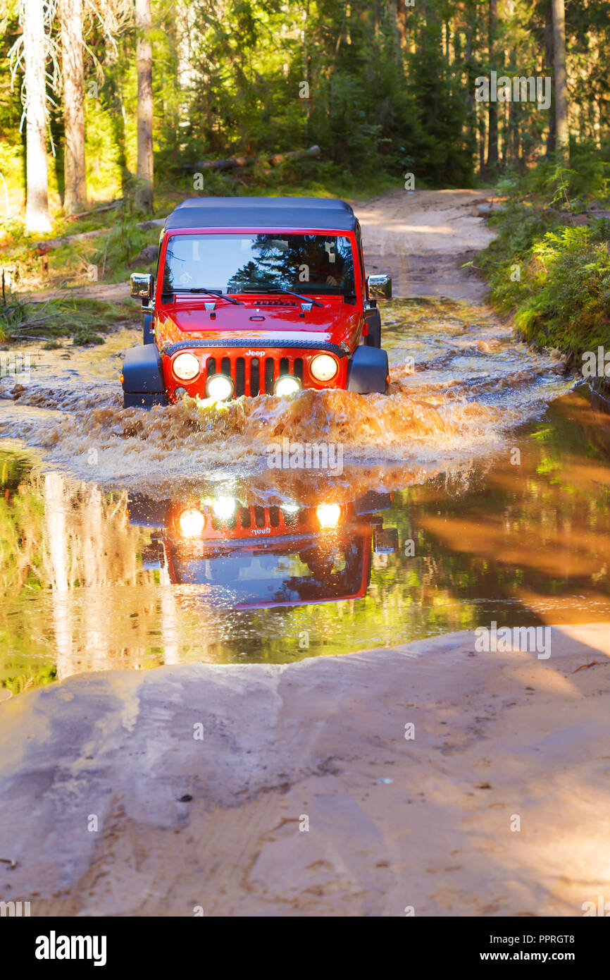 Jeep Stuck In Mud Chain Breaks Video