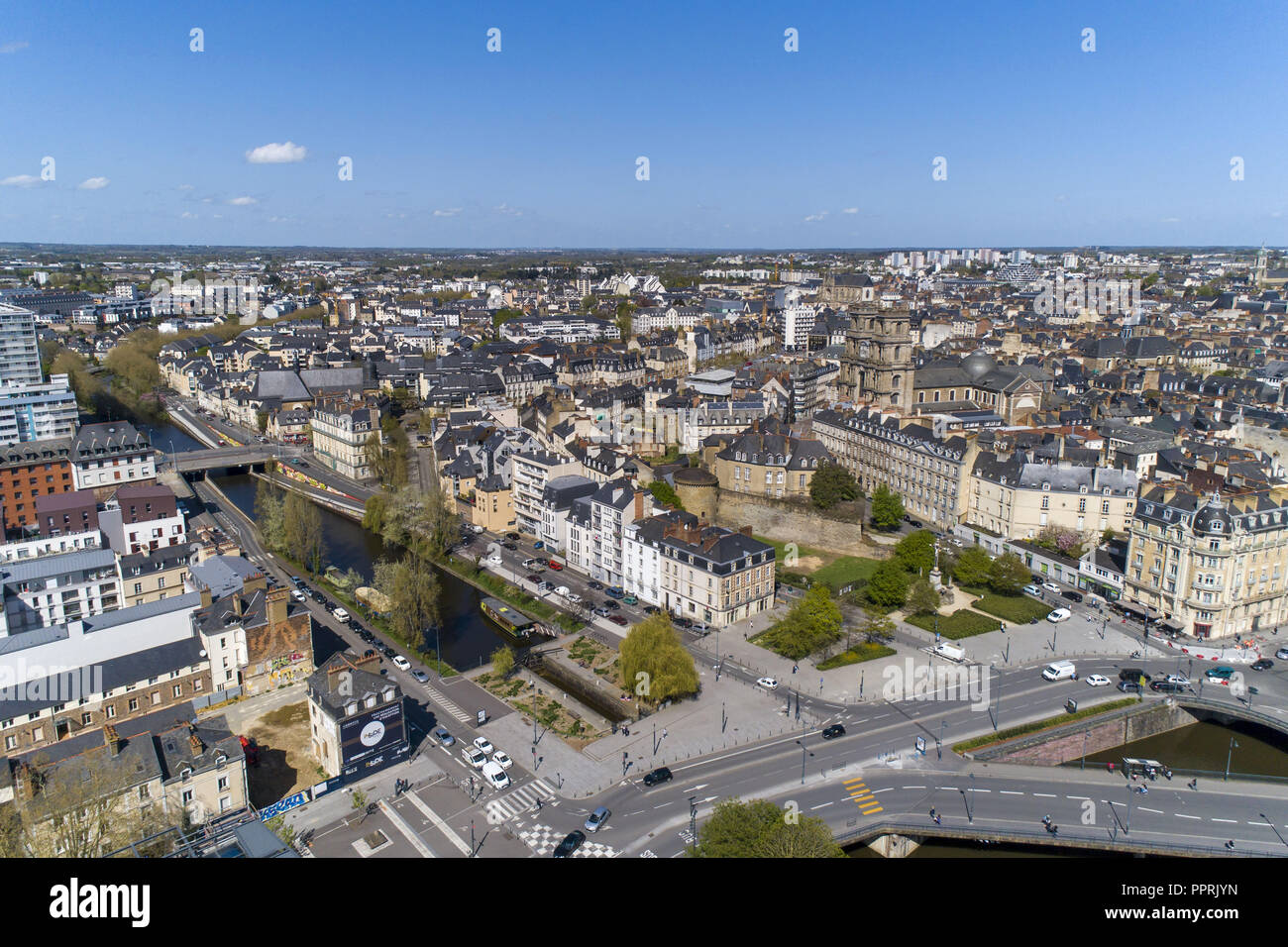 Rennes (Bretagne, Frankreich): Luftbild vom Fluss Vilaine, Quai Saint ...