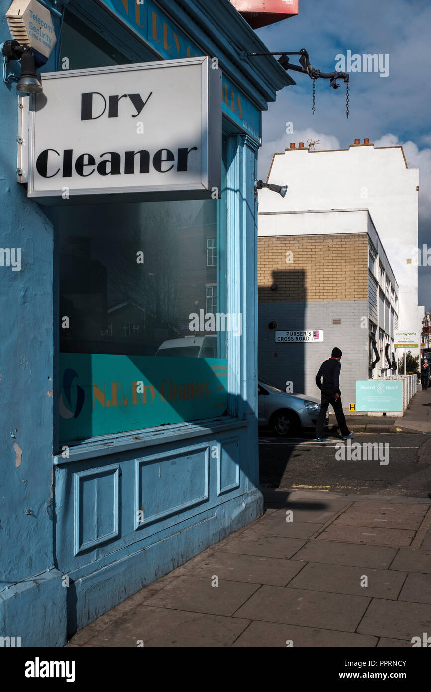 Dry cleaner -Fotos und -Bildmaterial in hoher Auflösung – Alamy