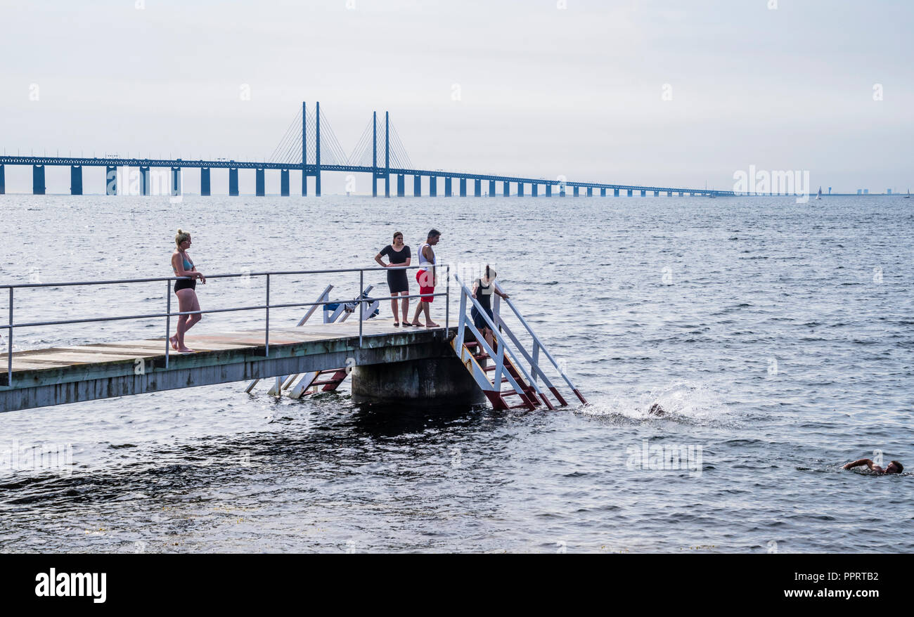 Öresund Brücke über den Öresund vom Strand Ribersborg, Malmö, Scania ...