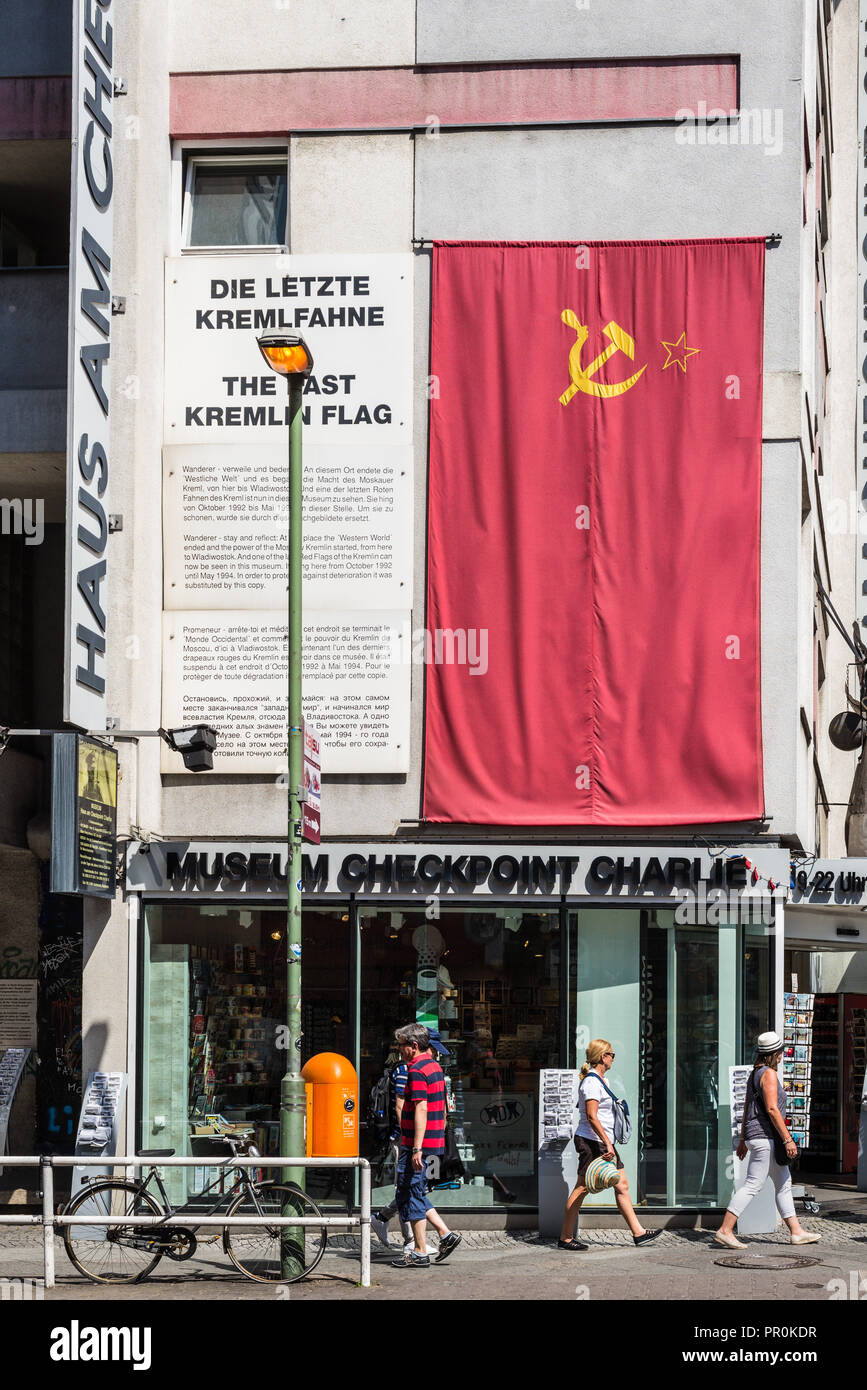 Berlin, Deutschland - 28. Mai 2017: Der letzte Kreml Flagge am ...