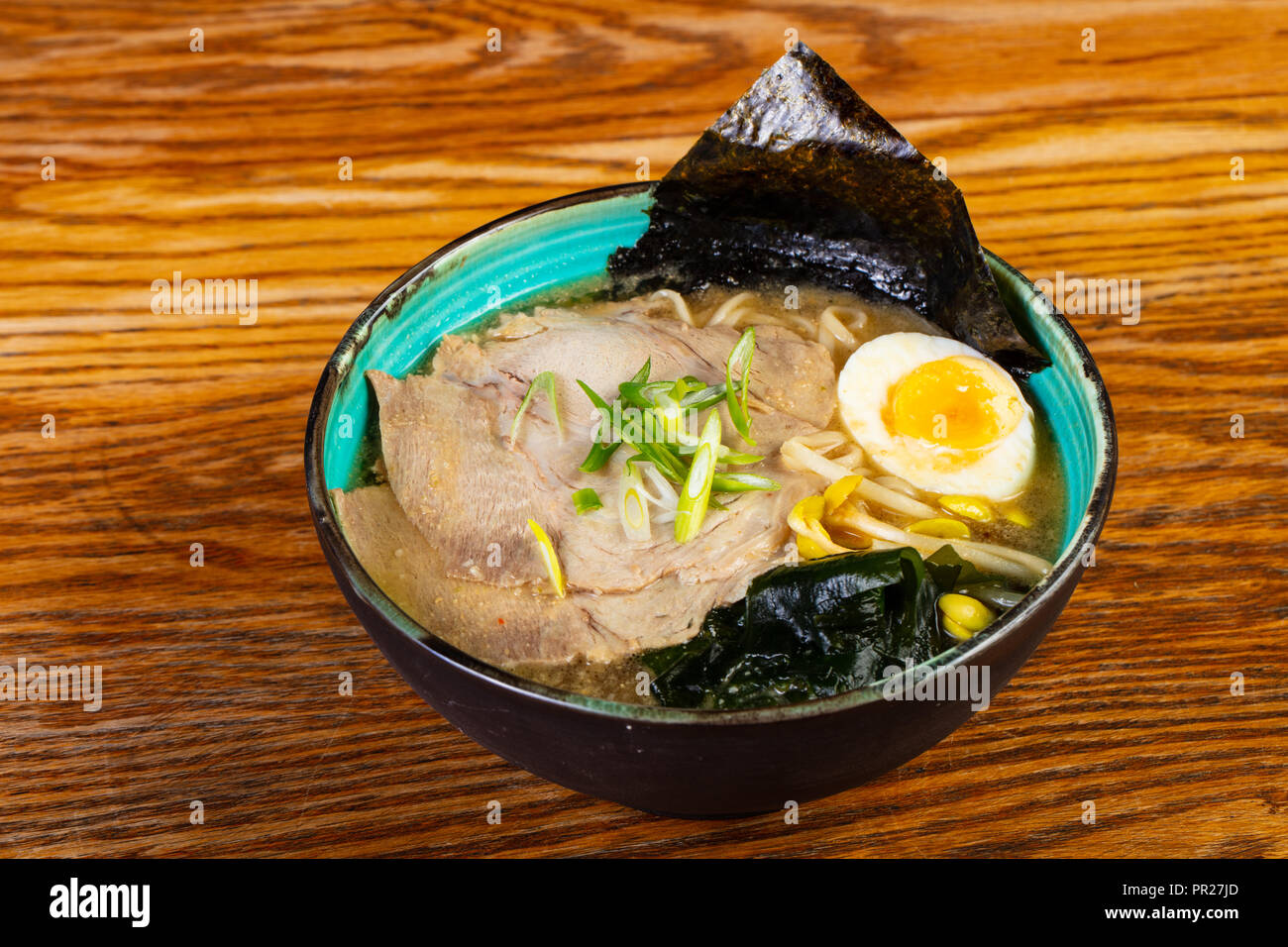Miso ramen noodles bowl steam -Fotos und -Bildmaterial in hoher ...