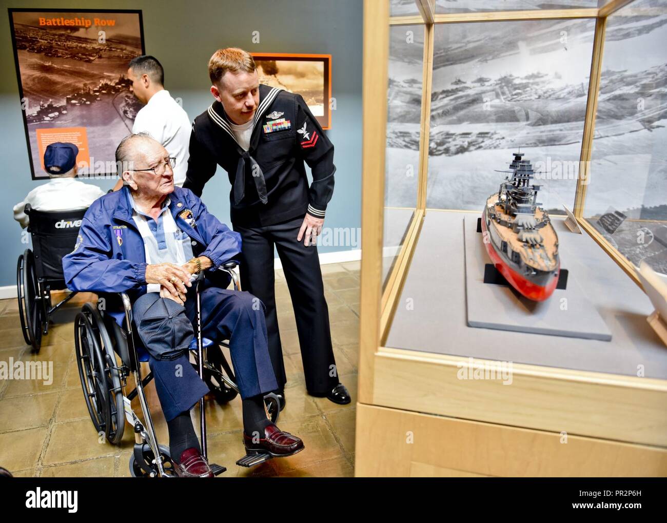 Naval Geschichte und Kulturerbe Befehl Direktor Admiral Samuel Cox und ...