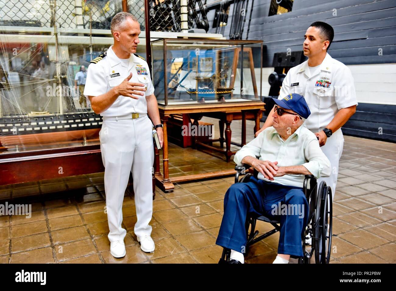 Naval Geschichte und Kulturerbe Befehl Direktor Admiral Samuel Cox und ...