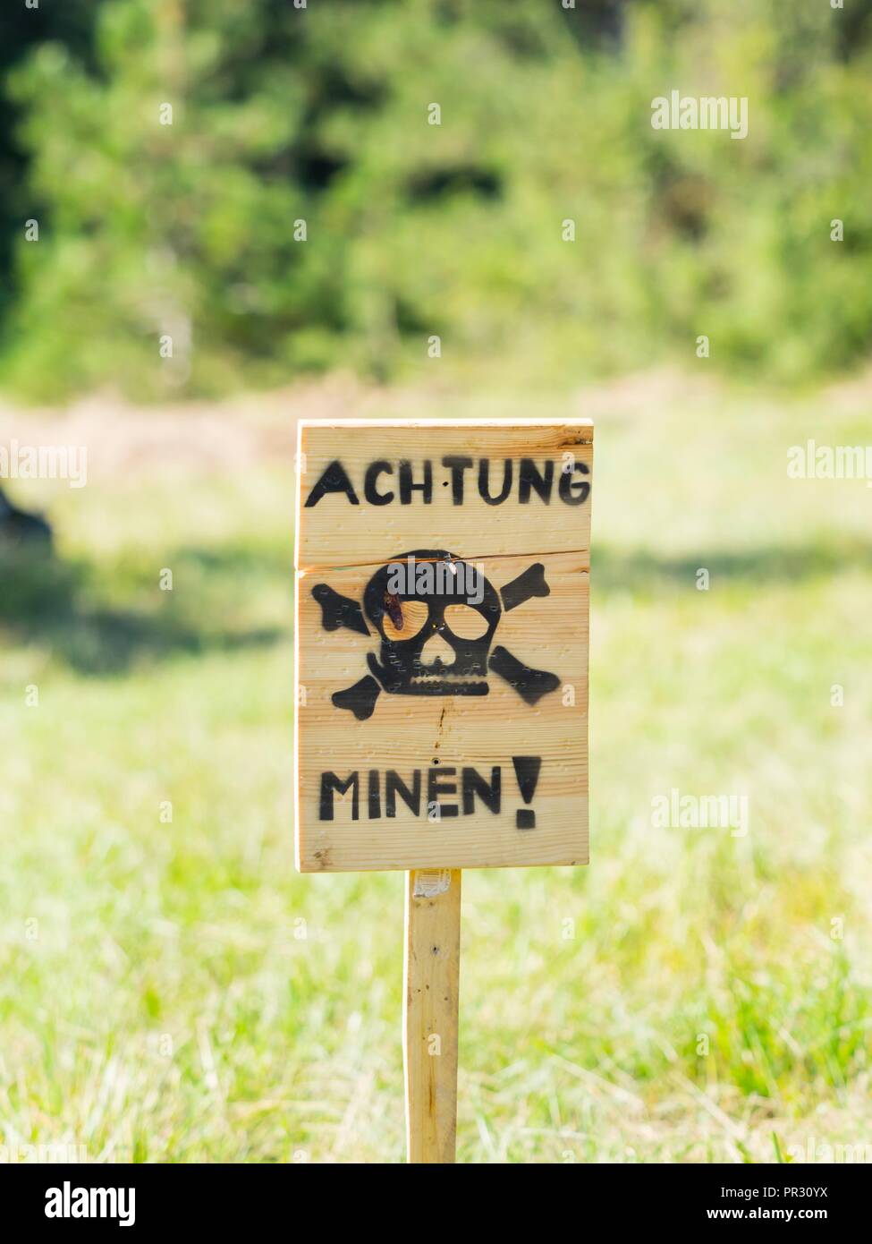 German warning sign mines minen -Fotos und -Bildmaterial in hoher ...
