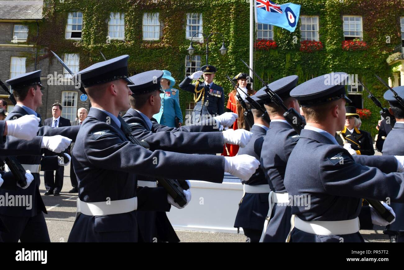 Royal Air Force personal März in einer Schlacht von Großbritannien ...