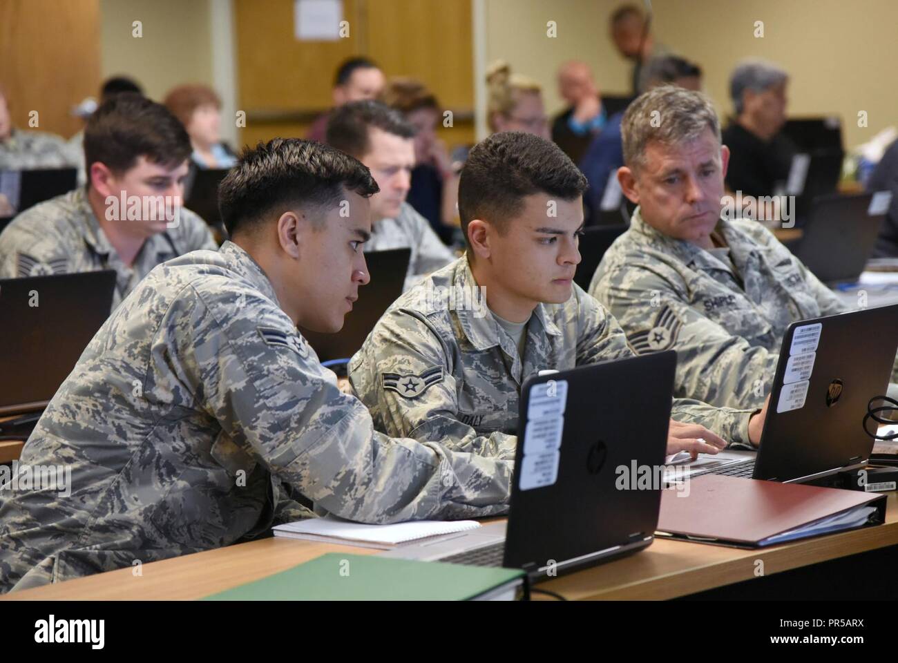 U s army staff sgt derrick -Fotos und -Bildmaterial in hoher Auflösung ...
