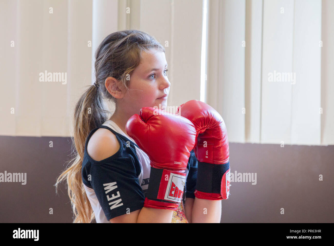 Women boxing -Fotos und -Bildmaterial in hoher Auflösung – Alamy