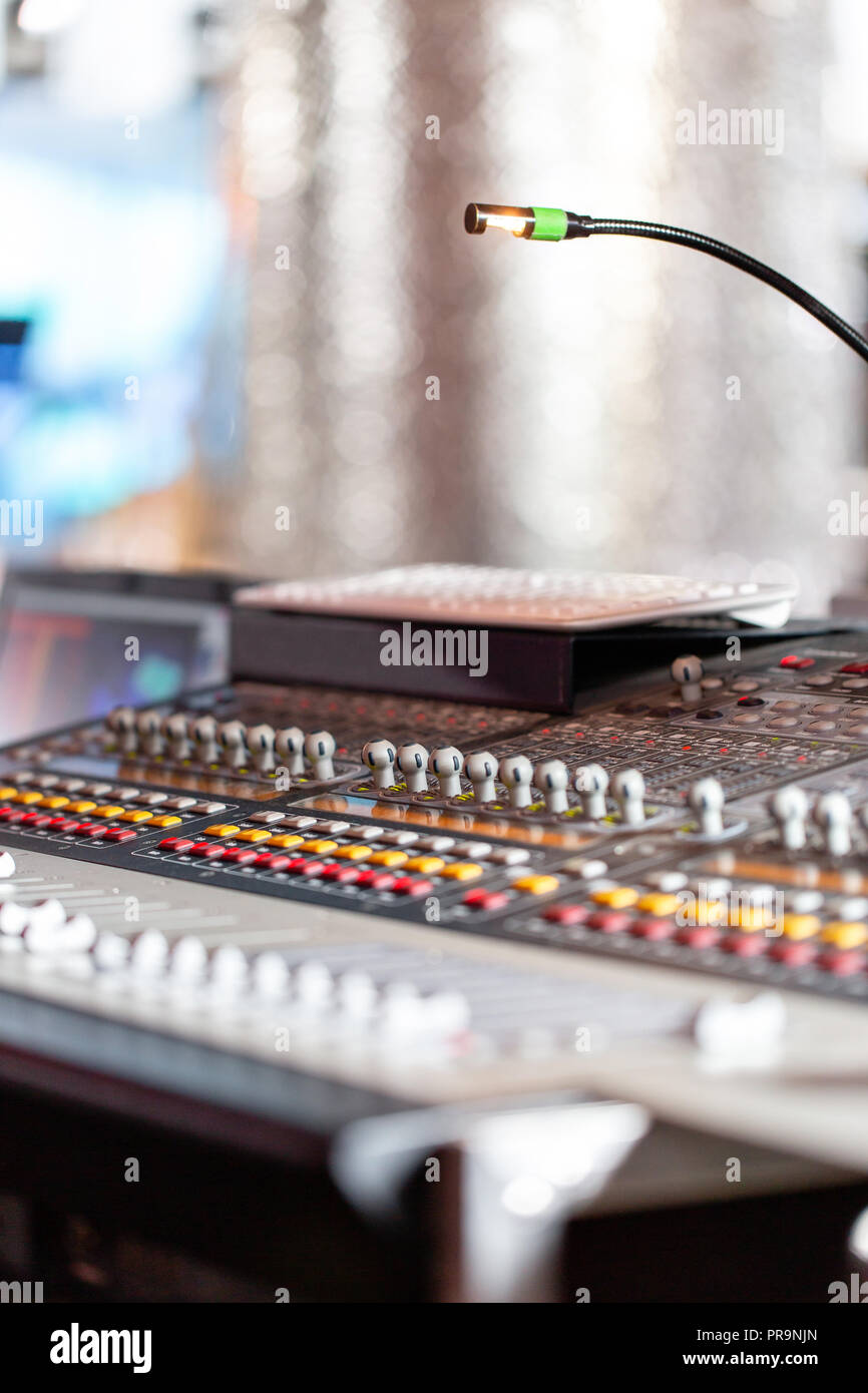 Mischpult Musik Stockfotos und -bilder Kaufen - Alamy