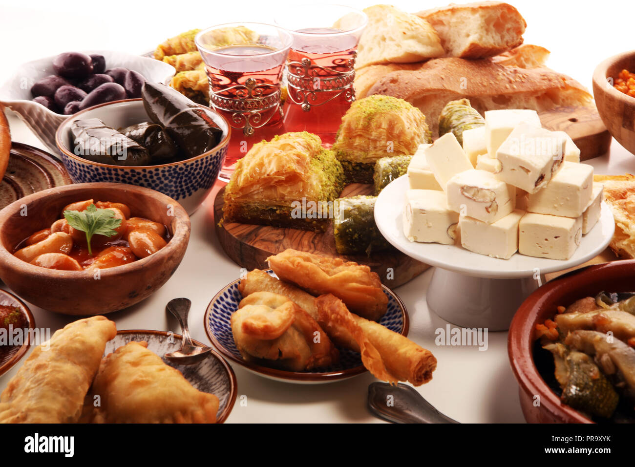 Im Nahen und Mittleren Osten oder arabische Gerichte und verschiedene ...